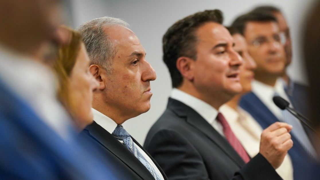 DEVA Partili Yeneroğlu: Soylu benim üzerimden AKP'ye mesaj veriyor ... DEVA Partili Yeneroğlu: Soylu benim üzerimden AKP'ye mesaj veriyor ...