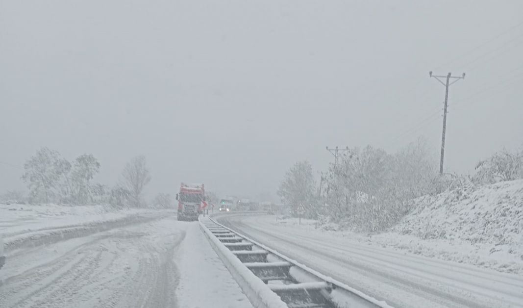 Şifalısu - Kabalak rampasında yoğun kar yağışı... | Akçakoca TV