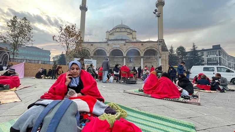 AFAD Düzce depremi sonrası 'panik yapmayın' diyerek uyardı: Sarsıntılar ... AFAD Düzce depremi sonrası 'panik yapmayın' diyerek uyardı: Sarsıntılar ...